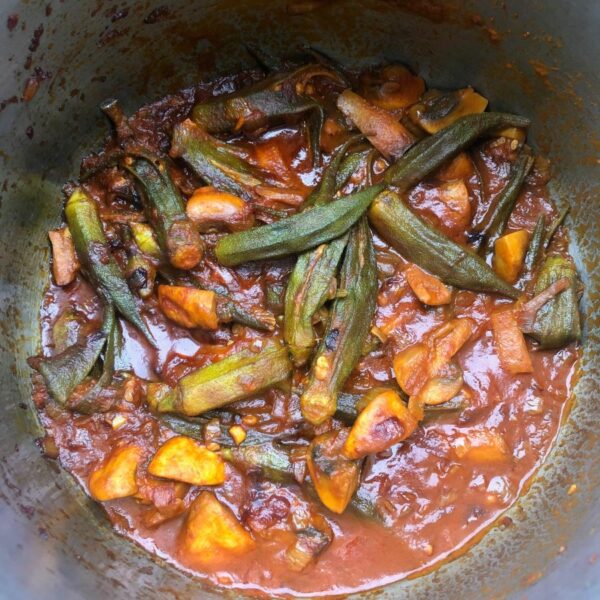 Khoresht e Bamieh | Iranian Okra Stew | خورشت بامیه - Vegan Middle East